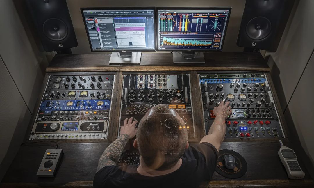 8c Studio – Dutch & Dutch